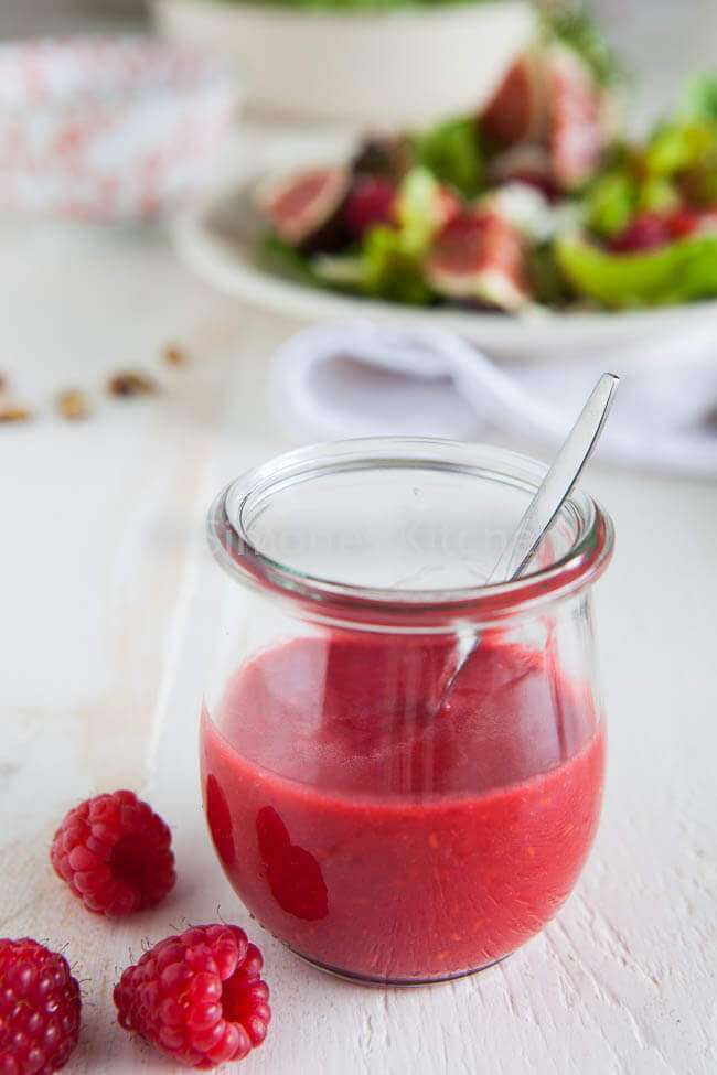 Fresh fig salad with goat cheese and raspberries