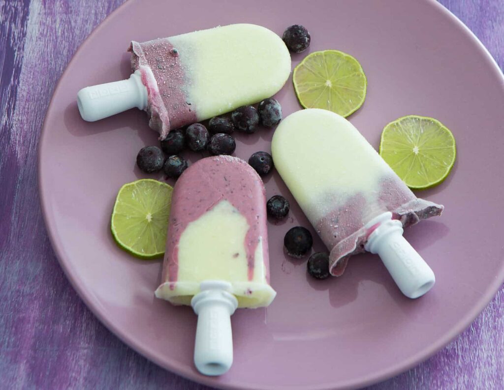 Easy melon popsicles with blueberries - Simone's Kitchen