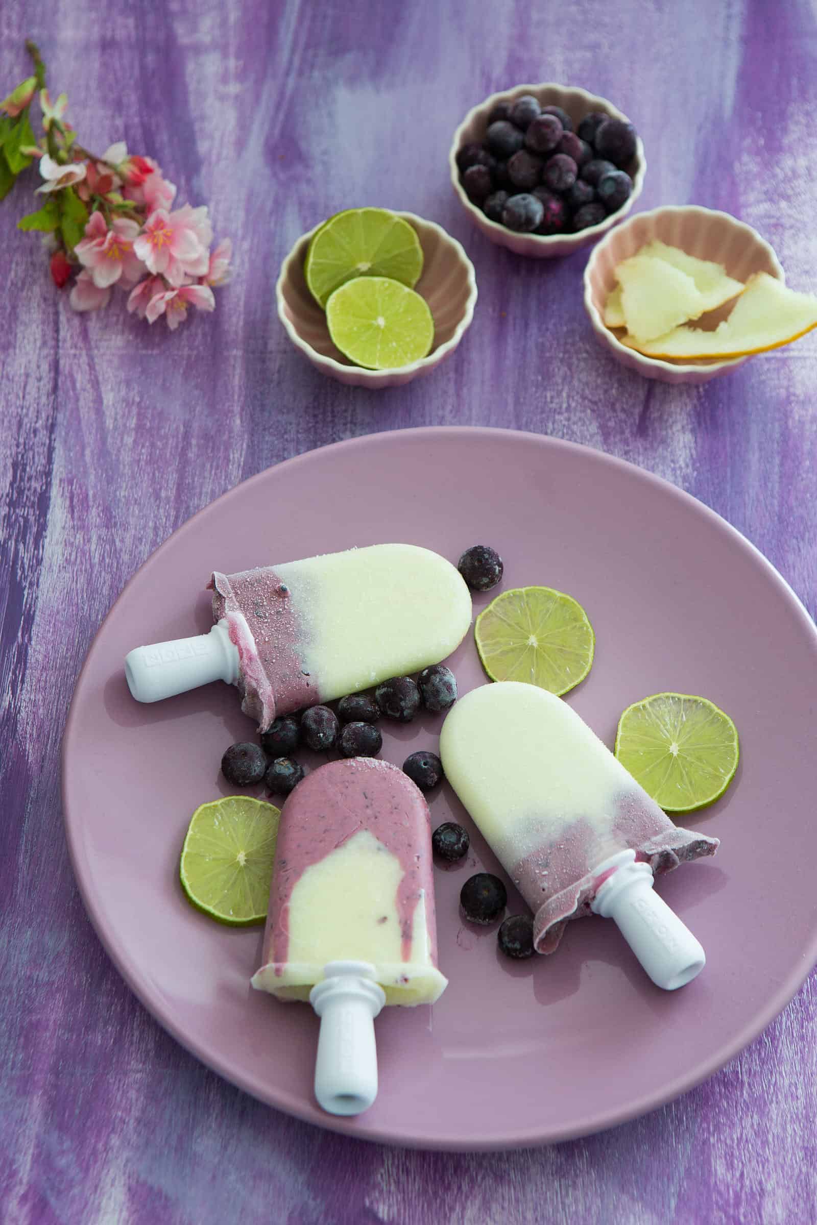 Easy melon popsicles with blueberries - Simone's Kitchen