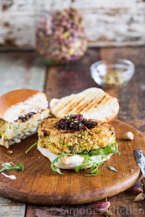Couscous goatcheese burger with red onion chutney | Simone's Kitchen