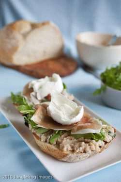 Toast with white bean spread and mozzarella | Simone's Kitchen