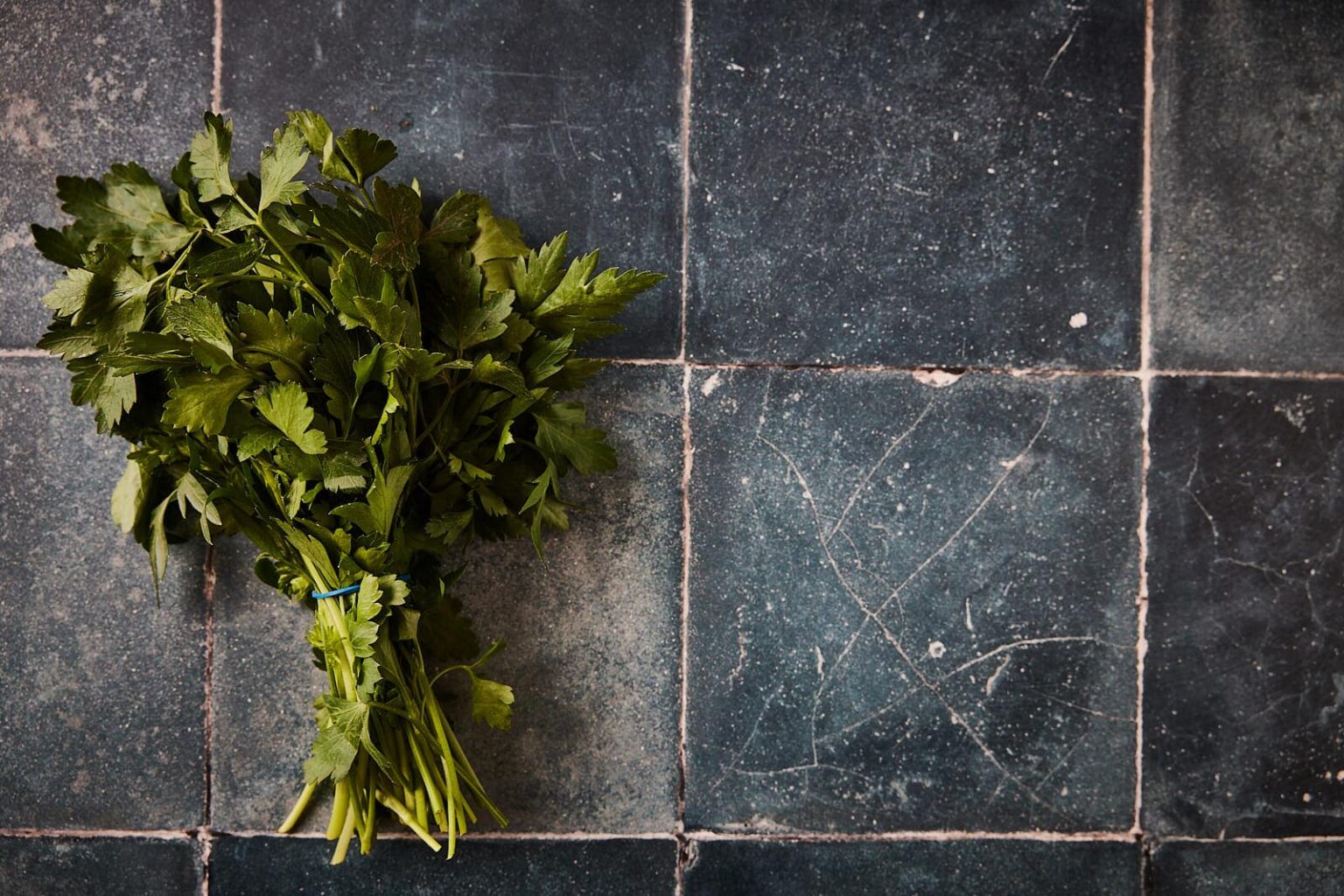 Easy recipe for making parsley oil - Simone's Kitchen