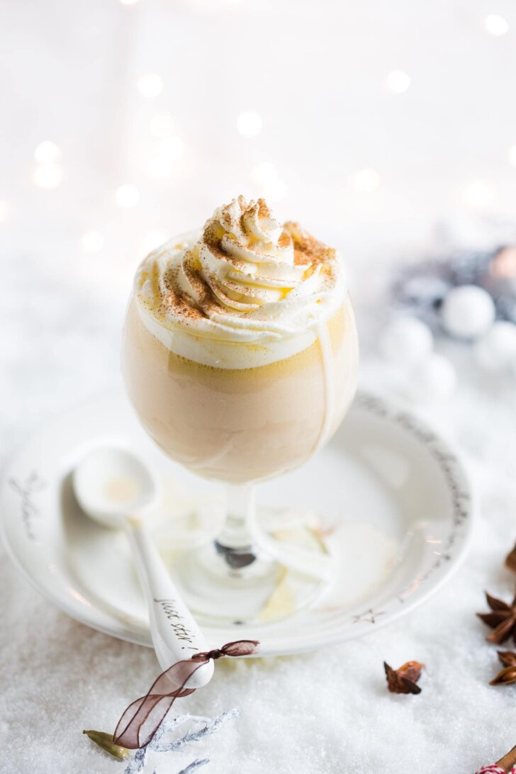 Slow cooker white chocolate milk with spices - Simone's Kitchen