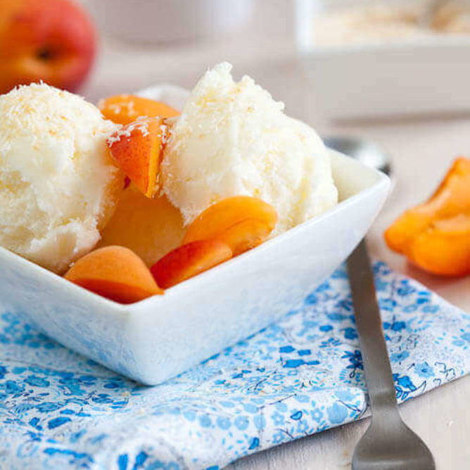 Coconut icecream with roasted coconut - Simone's Kitchen
