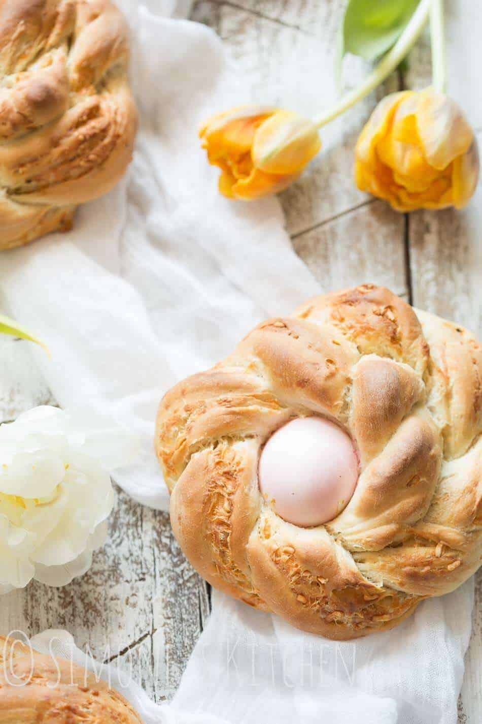 Easter bread with cheese and an egg - Simone's Kitchen