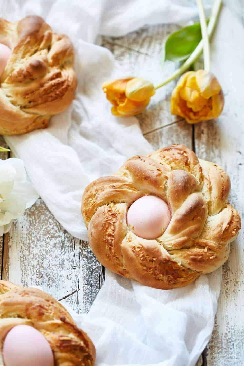 Easter bread with cheese and an egg - Simone's Kitchen