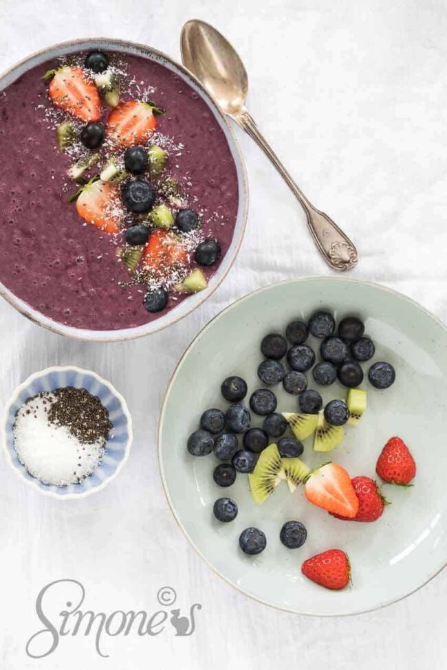 Easy blueberry banana smoothie bowl | Simone's Kitchen
