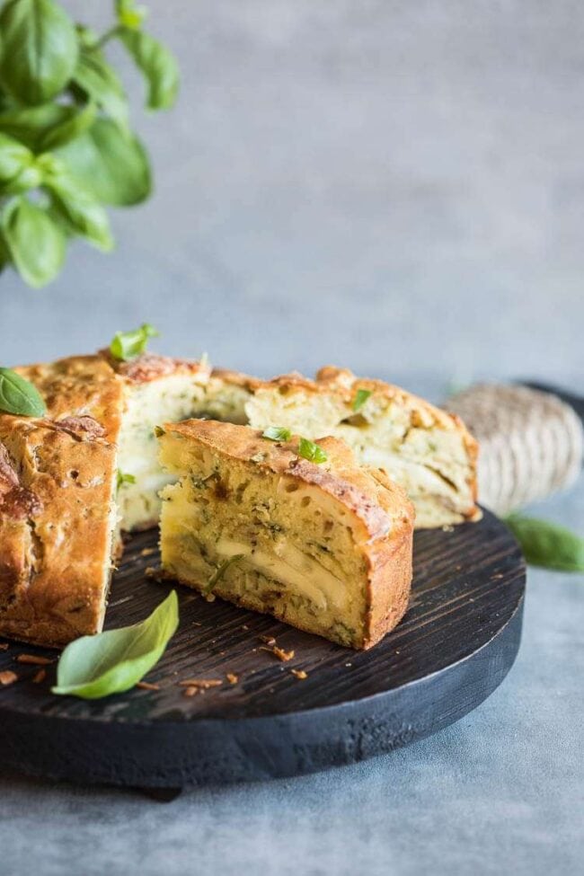 Onion cake with basil and brie - Simone's Kitchen