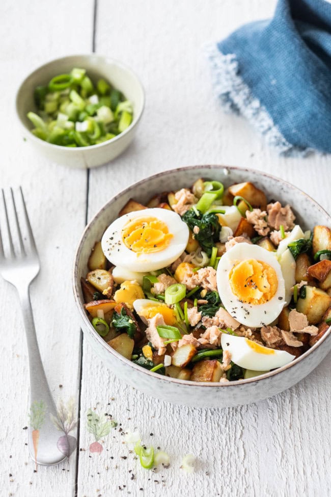 Breakfast potato scramble with salmon and egg - Simone's Kitchen