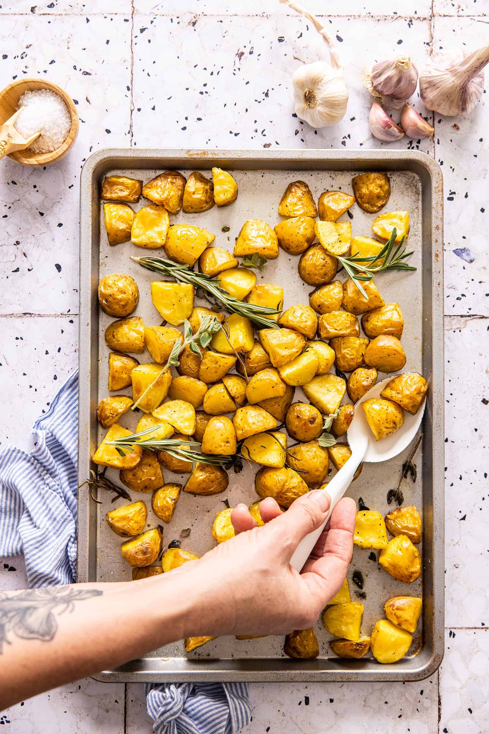 Delicious jacket potatoes with herbed cream cheese - Simone's Kitchen