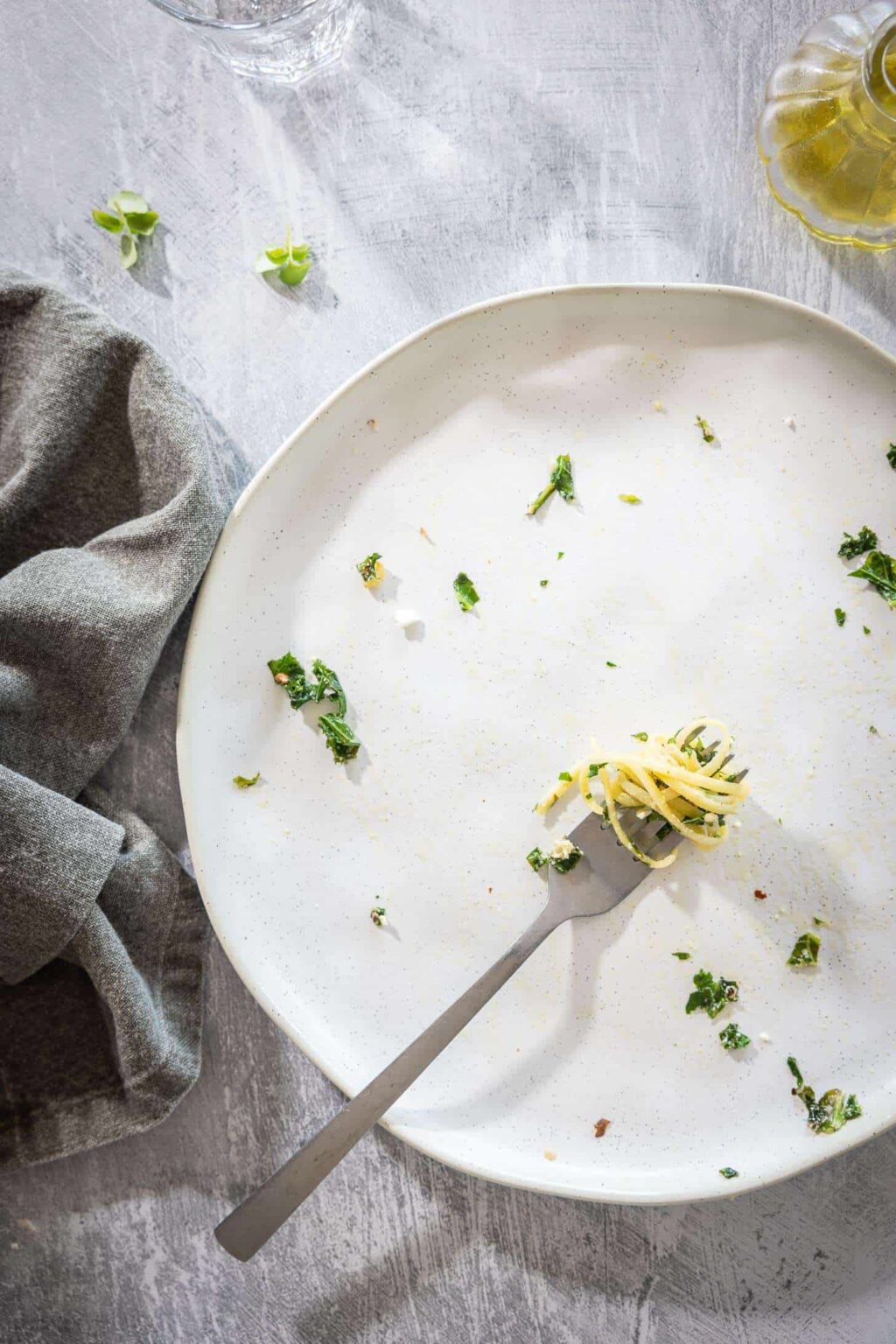 Kale spaghetti with feta and almonds - Simone's Kitchen