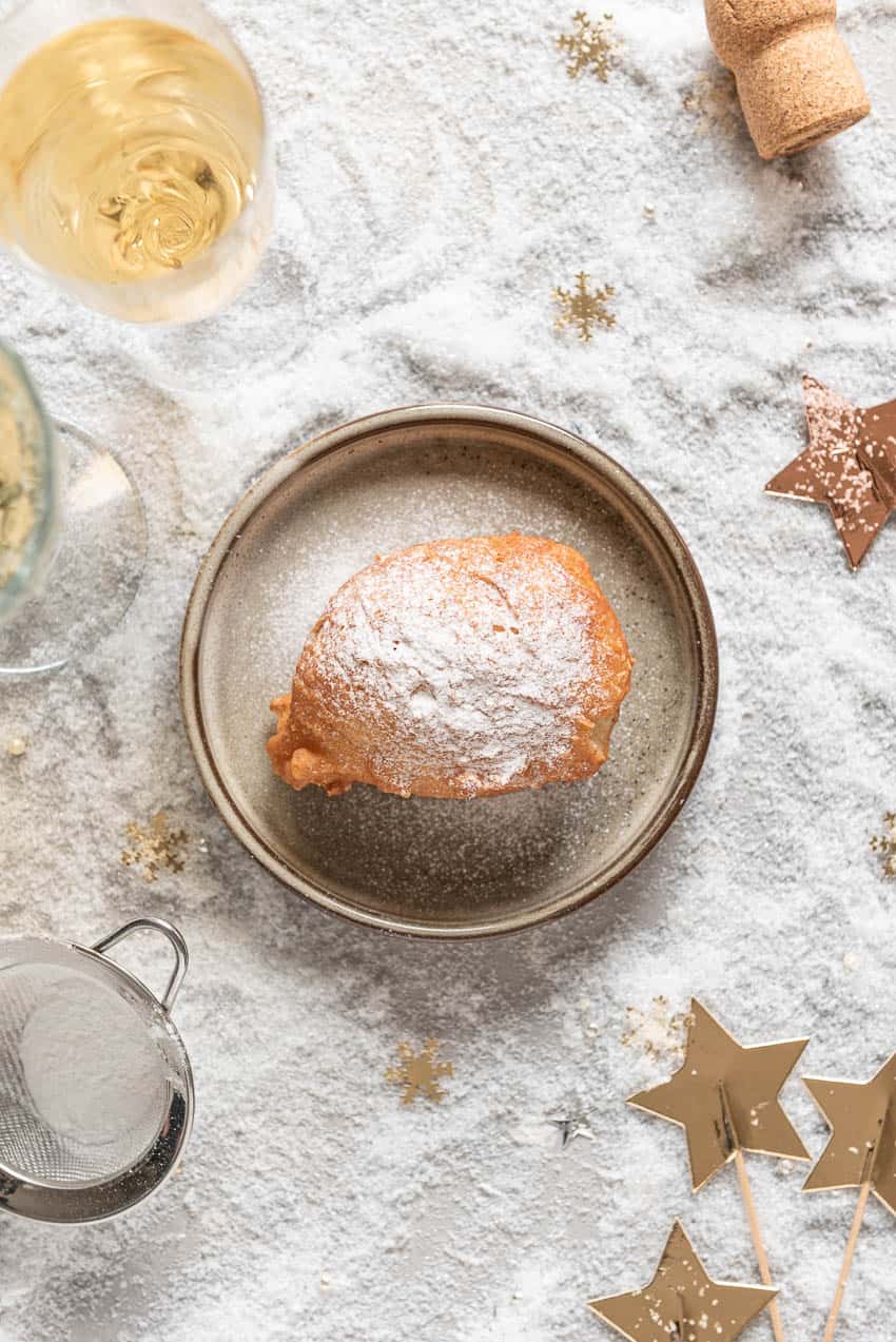 Traditional recipe for Dutch Doughnuts (oliebollen)