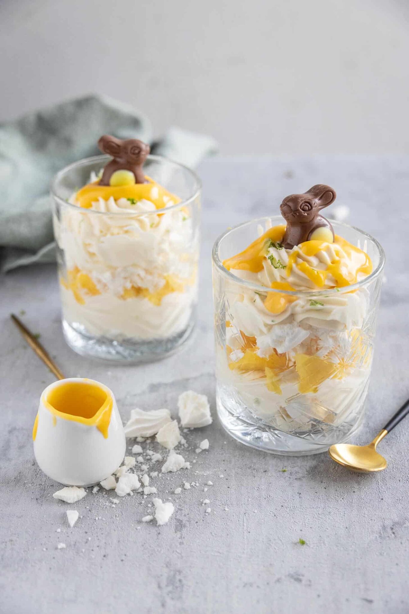 Quick Easter trifle with banana and caramel