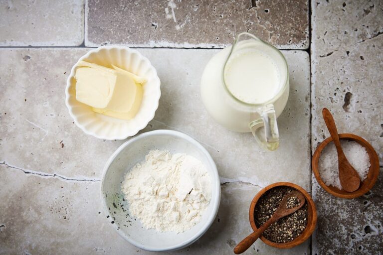 How to make an easy béchamel sauce recipe - Simone's Kitchen