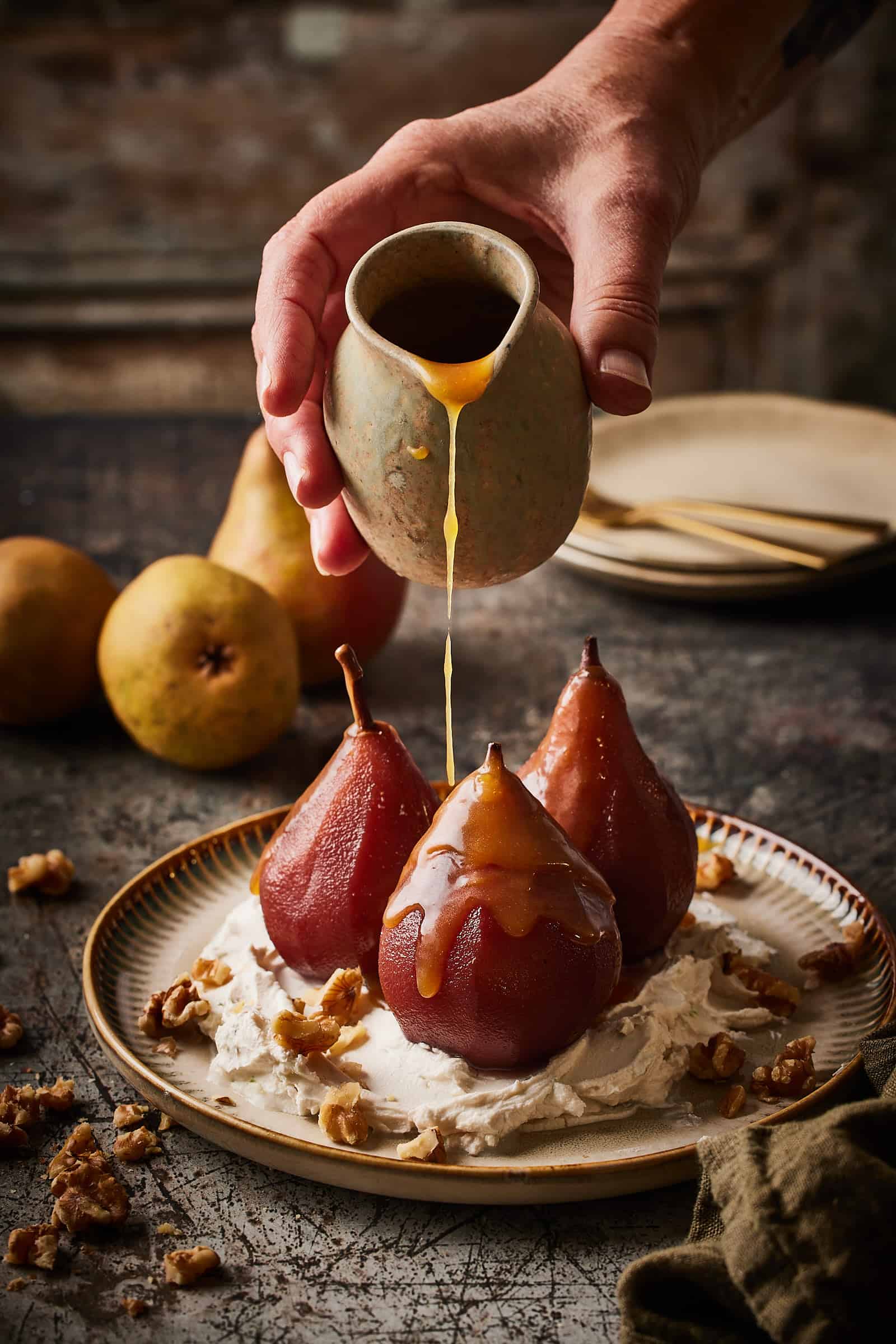 Slow cooking poached pears with red wine sauce - Simone's Kitchen