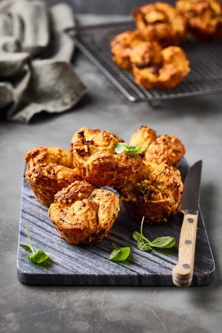 Easy Italian cruffins recipe with pesto - Simone's Kitchen