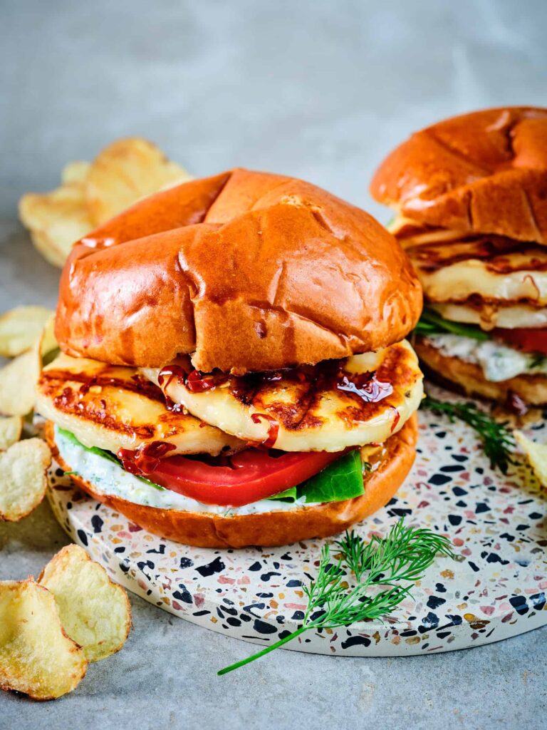 Halloumi burger recipe with spicy honey - Simone's Kitchen