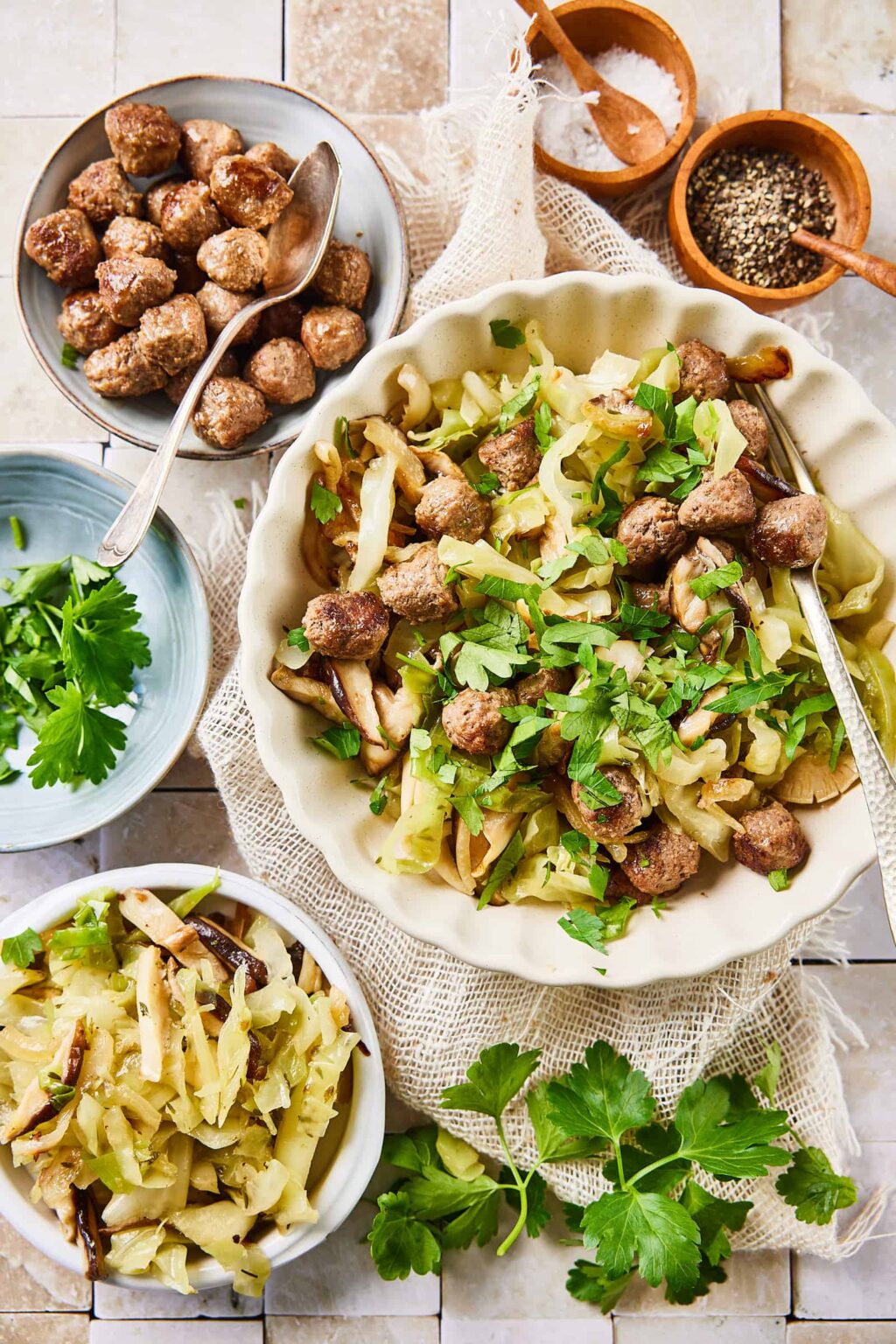 Delicious sautéed pointed cabbage with mushrooms - Simone's Kitchen