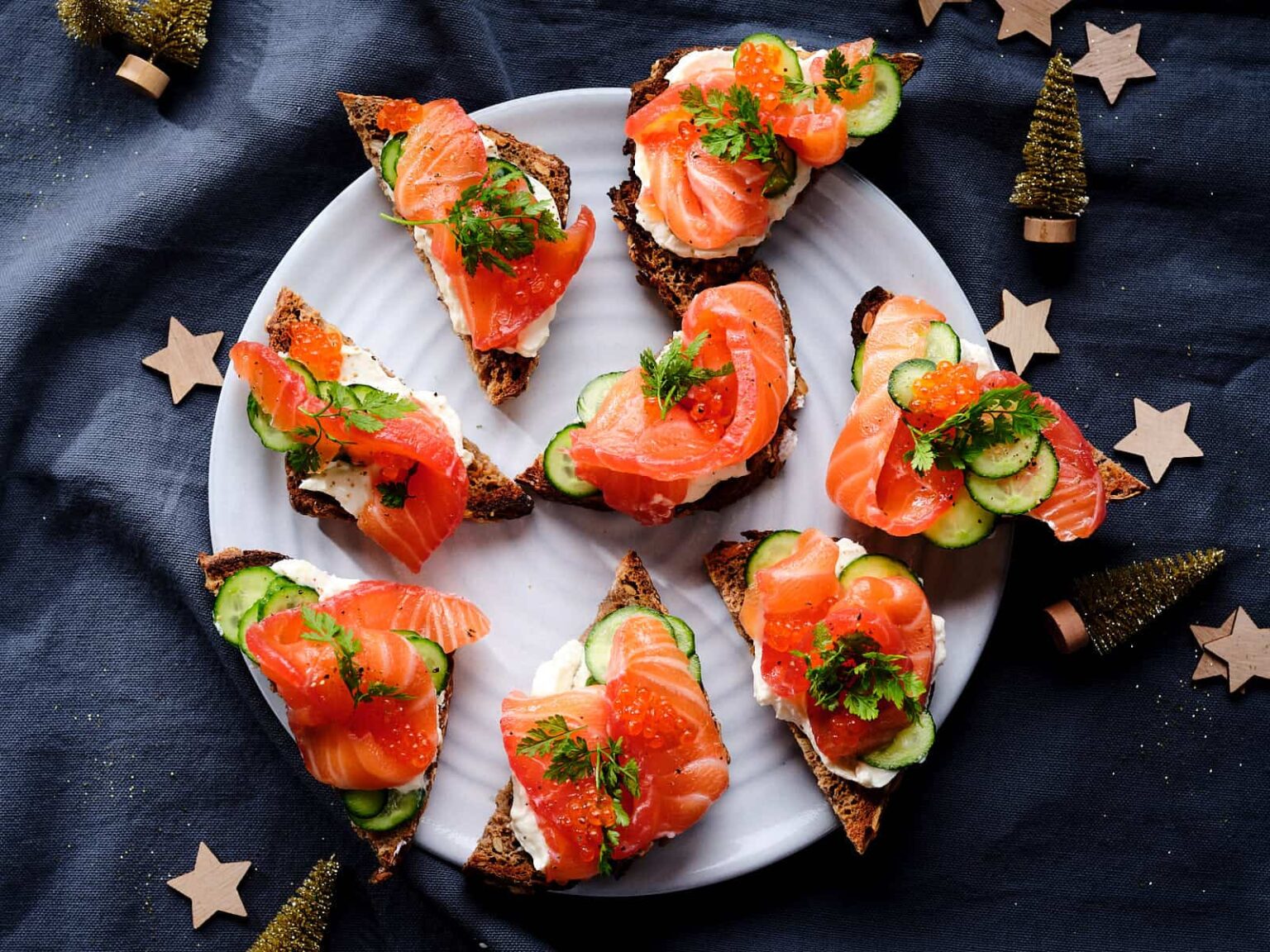 How to make gravlax with beetroot (cured salmon) - Simone's Kitchen