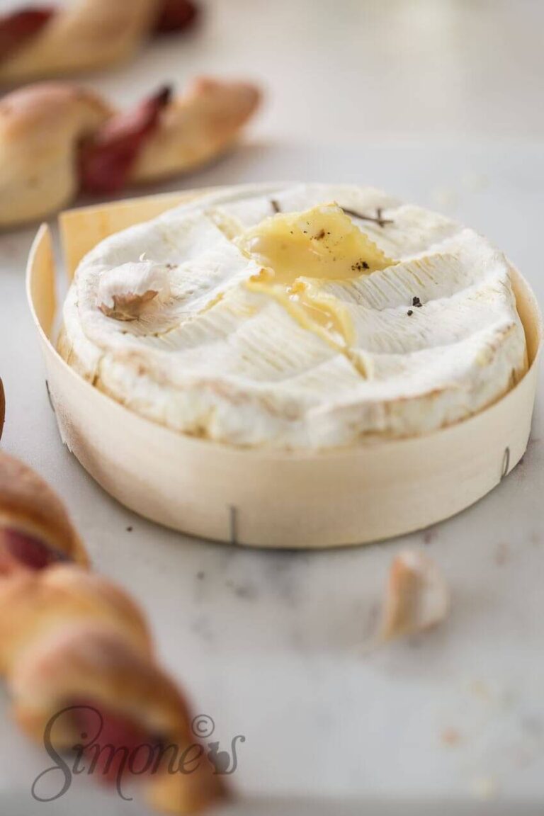 Baked camembert recipe with honey