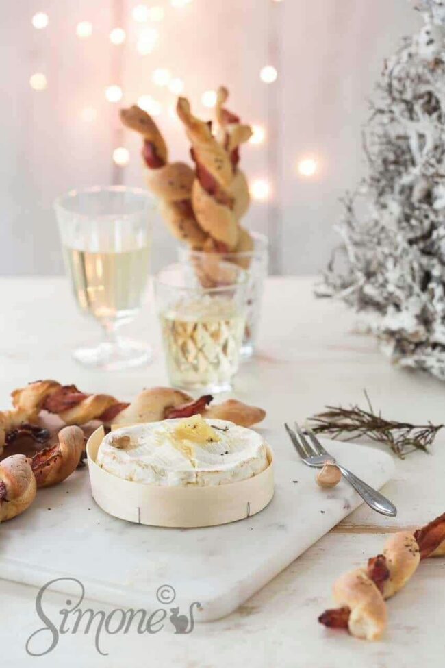 Baked camembert recipe with honey